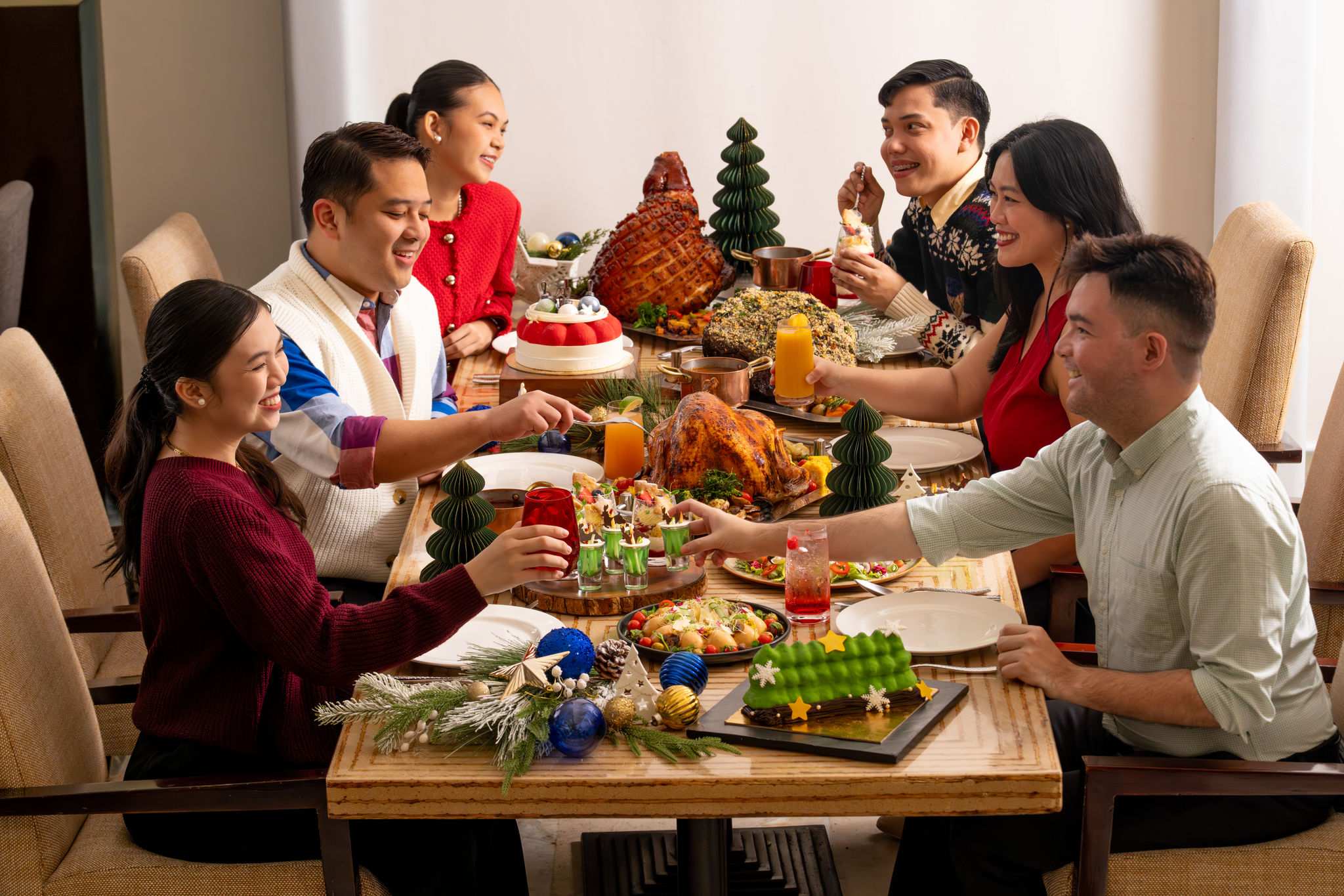 تتزين ليلة عيد الميلاد بالنجوم المضاءة: نكهات من مختلف أنحاء العالم at ...