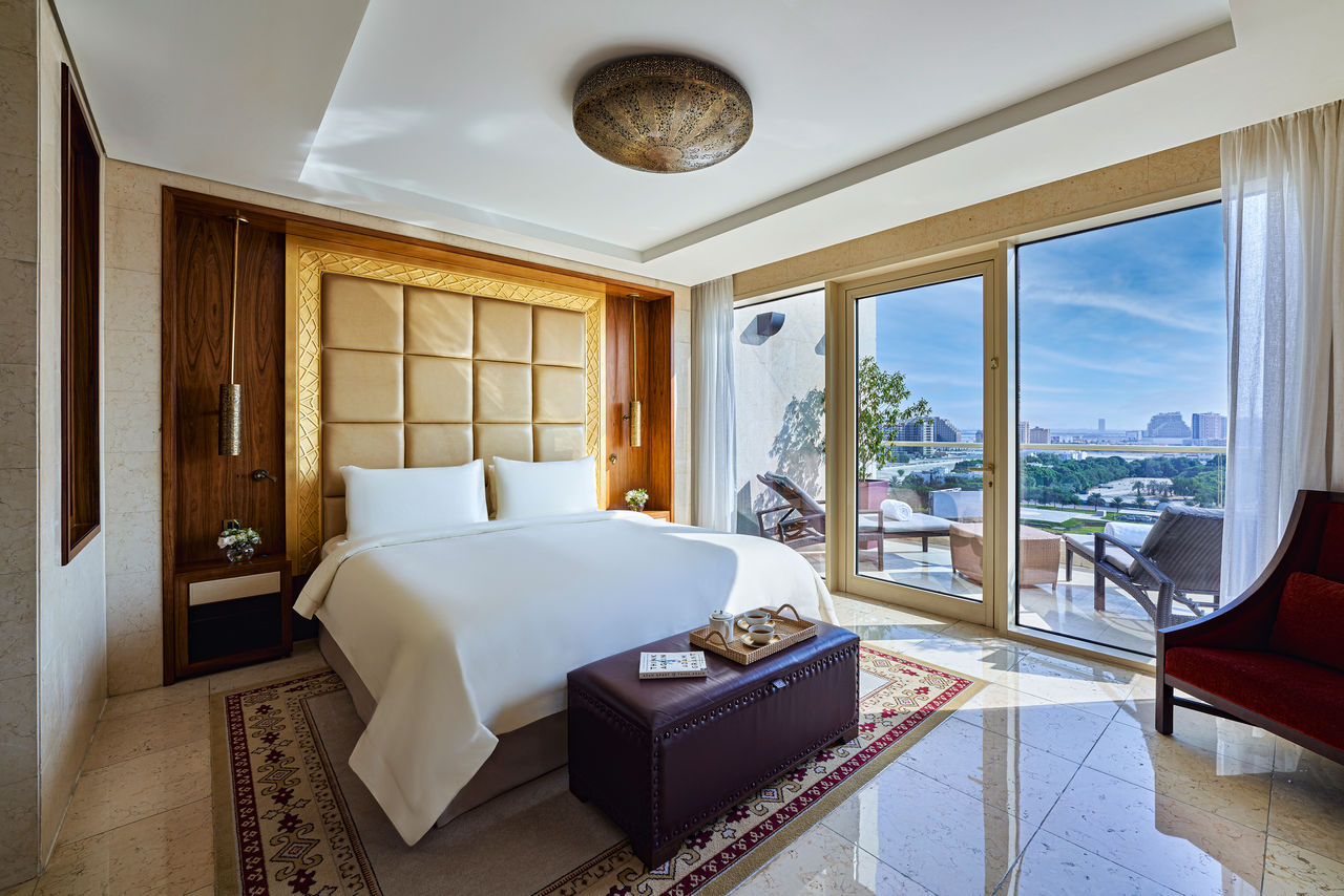 书法工作坊体验 at Raffles Dubai